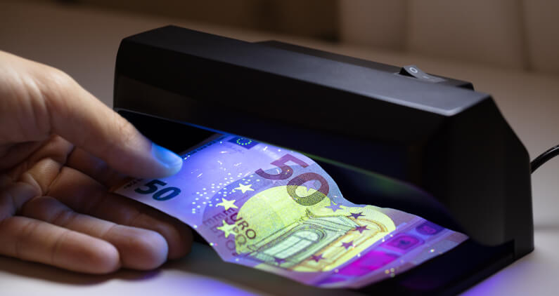 TPV: ¿cómo elegir tu detector de billetes falsos?